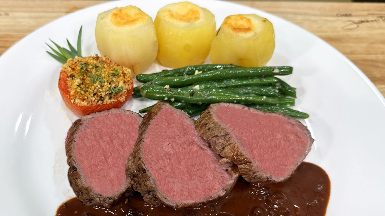 Perfect Beef Tenderloin Medallions With Peppercorn Sauce