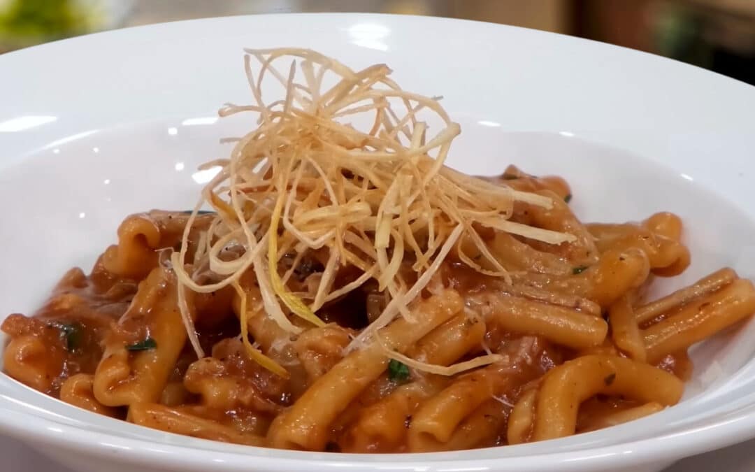 French Onion Pasta à La Jean-Pierre – Irresistibly Cheesy